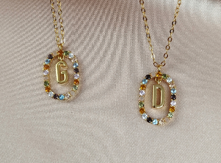 Collier lettre : 26 lettres initiales or et pierres colorées • Mon Pendentif